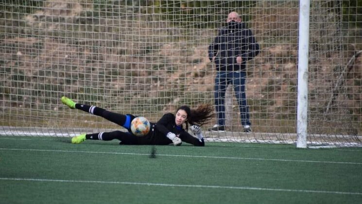 Anna Álvarez (Levante UD), tenacidad y actitud bajo los palos de la Sub ...