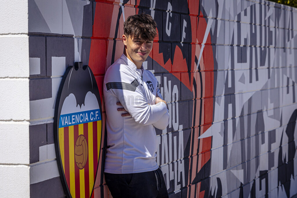 Hugo de Mateo renueva con el Valencia CF - Valencia Base