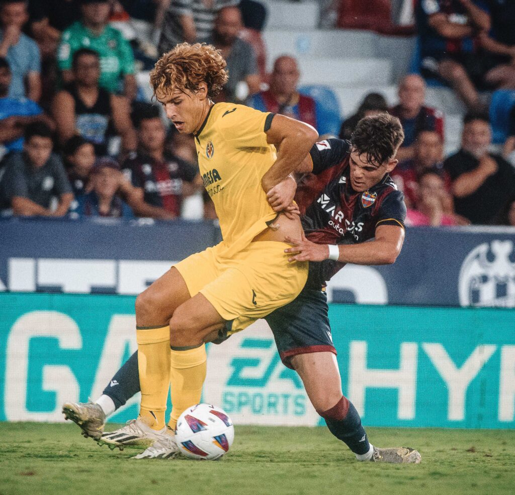 Debut de Xavi Grande con el primer equipo Granota - Valencia Base