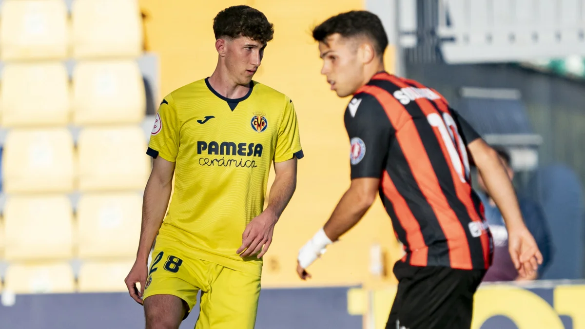 Pau Navarro debuta en Primera División - Valencia Base