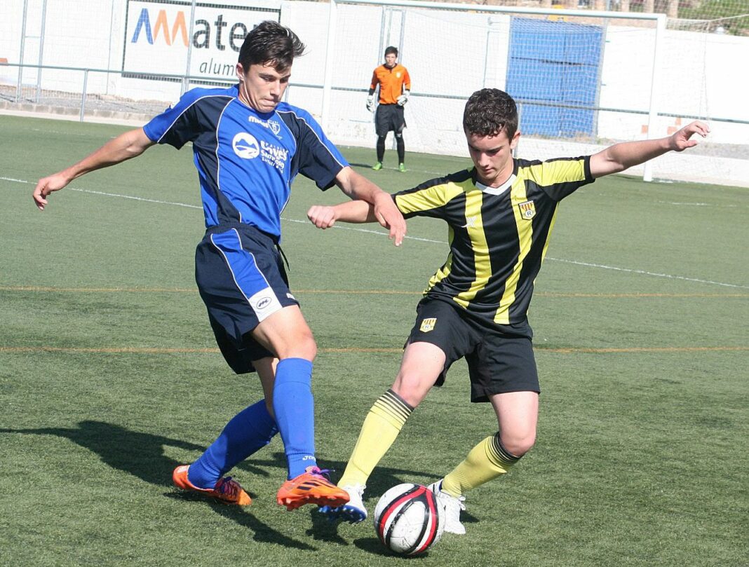 El pas enrere per prendre impuls d'Andrei Ratiu, lateral del Rayo ...