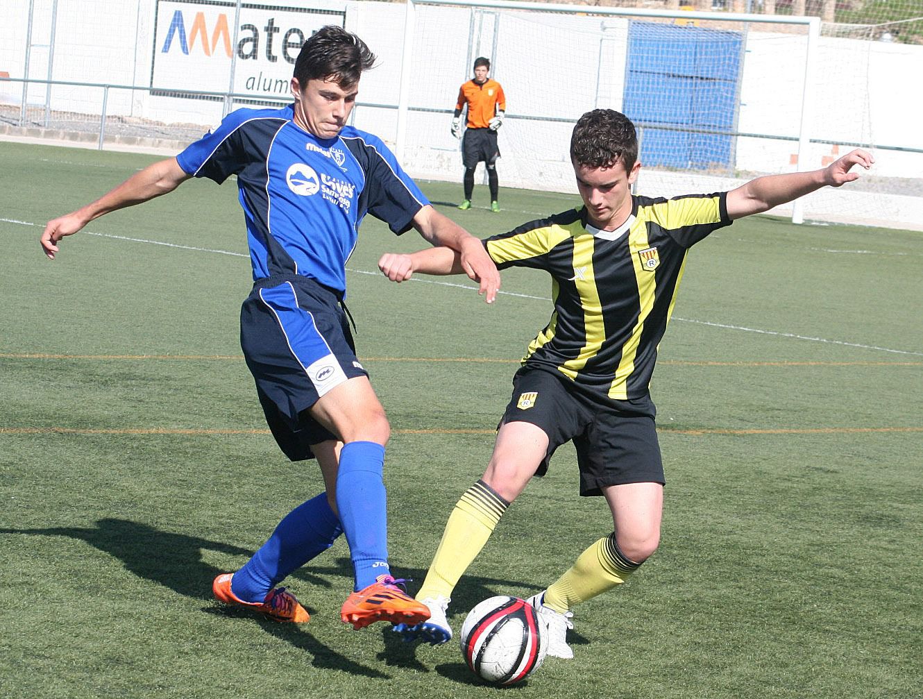 El pas enrere per prendre impuls d'Andrei Ratiu, lateral del Rayo ...