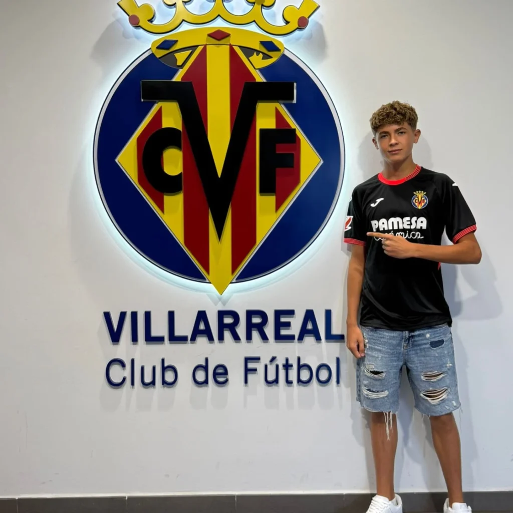 Rafa Espert, del Levante UD, jugará en el Villarreal CF - Valencia Base