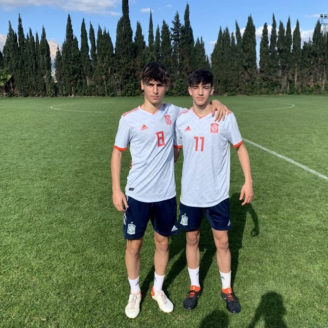 Rodrigo Mendoza debuta en Primera y renueva con el Elche CF - València Base